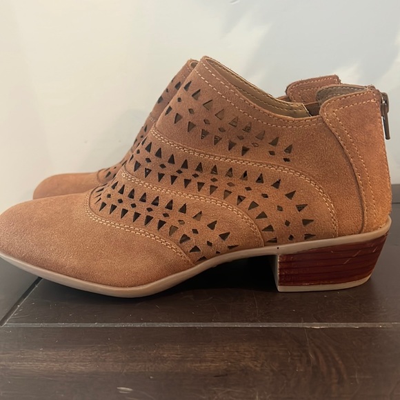 Diba | Shoes | Diba Tan Booties | Poshmark